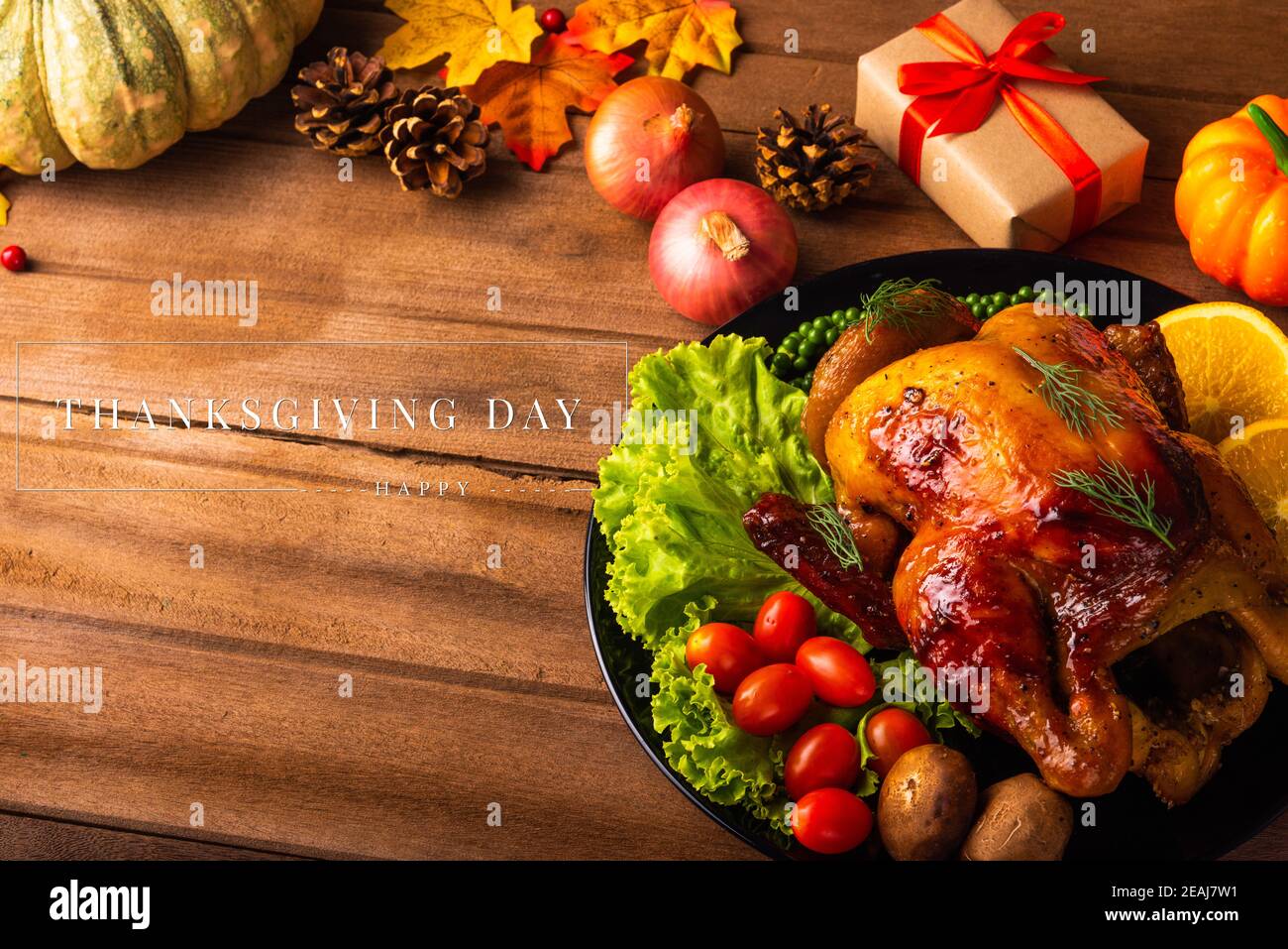 Thanksgiving roast turkey or chicken and vegetables Stock Photo - Alamy