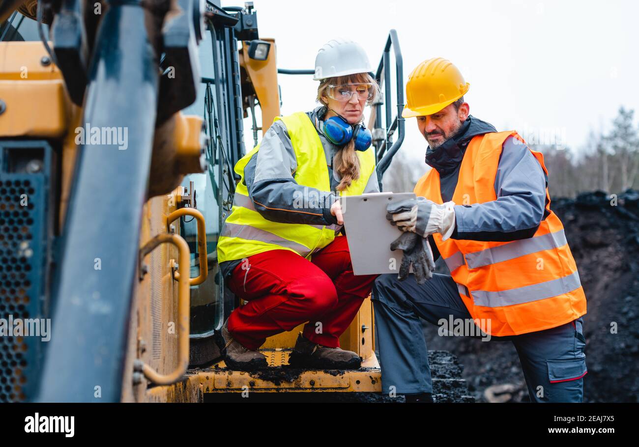 Excavation operation hi-res stock photography and images - Alamy