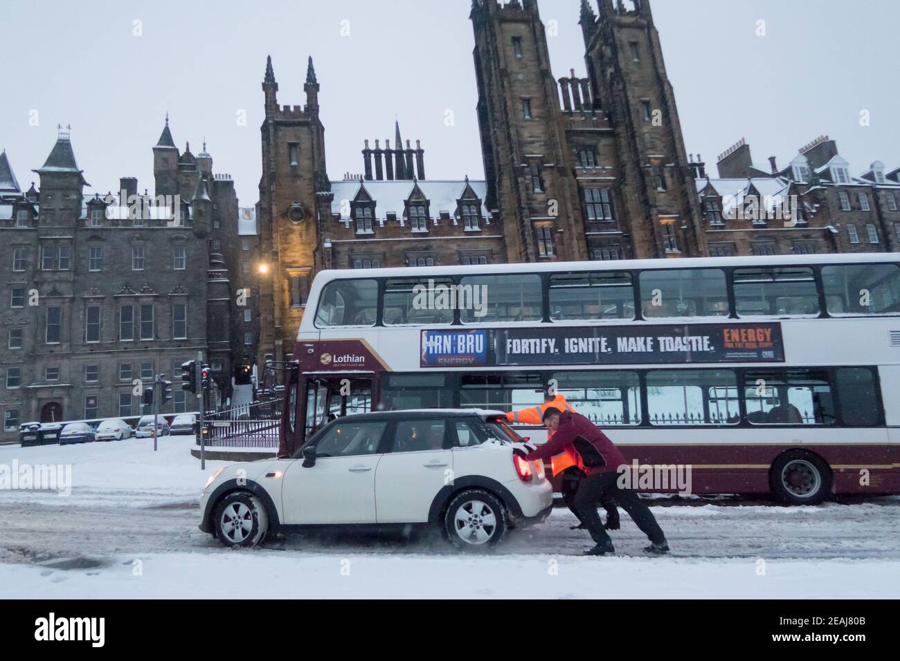 Edinburgh in snow hi-res stock photography and images - Alamy
