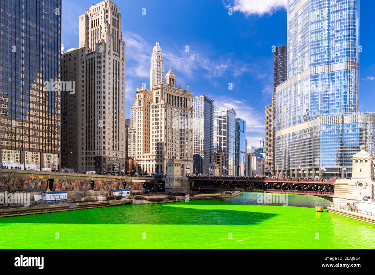 Chicago river green dye hi-res stock photography and images - Alamy