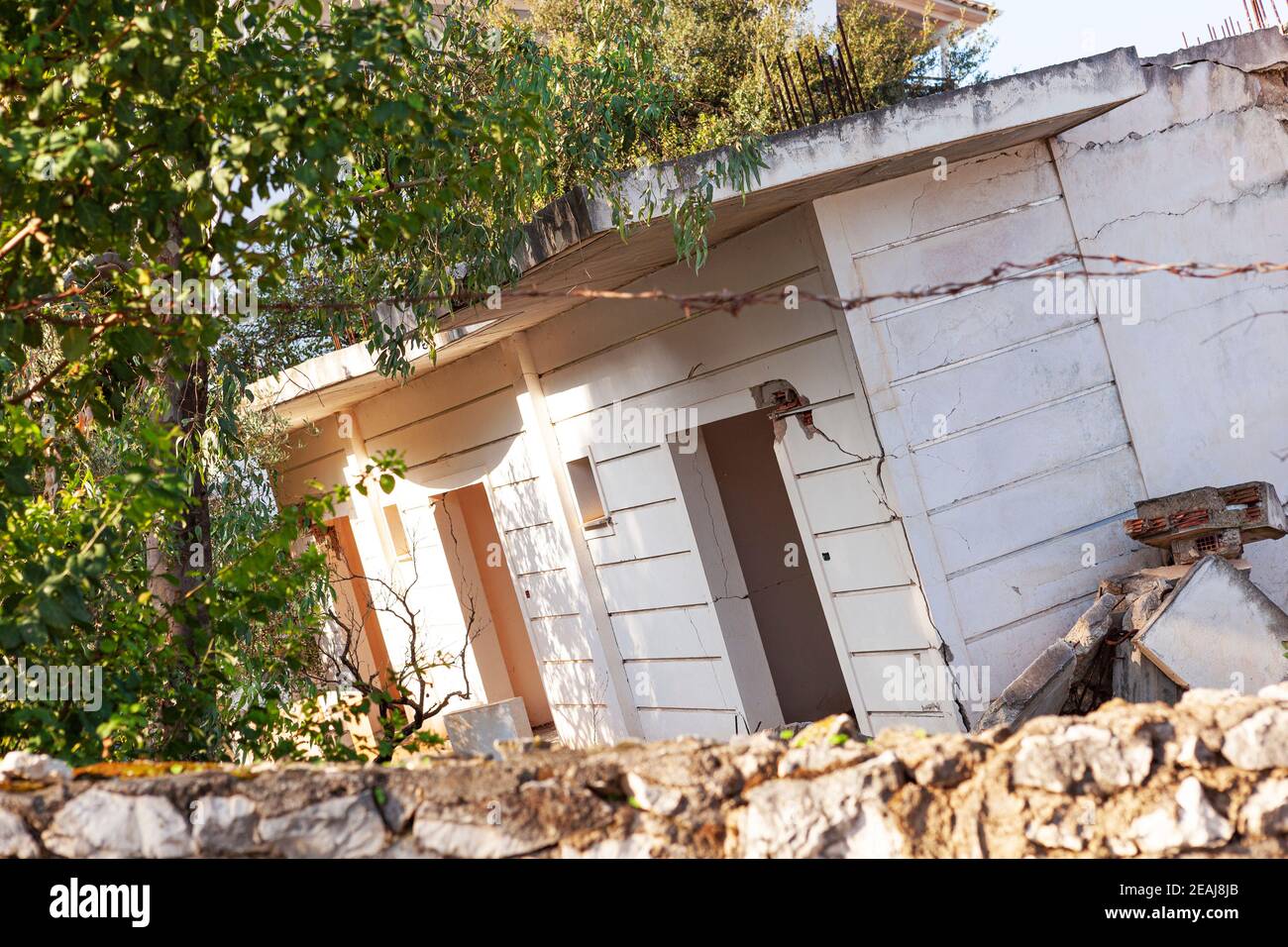 House collapsed during an earthquake Stock Photo - Alamy