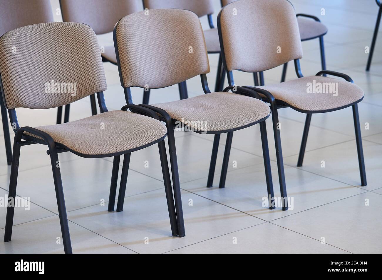 Empty chair class hi-res stock photography and images - Alamy