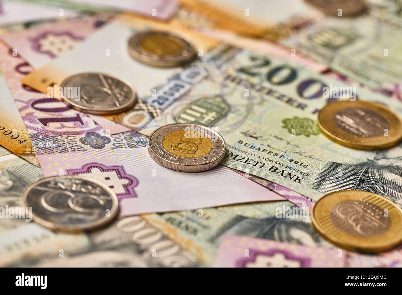 Banknotes and coins background, Hungarian Forints Stock Photo - Alamy