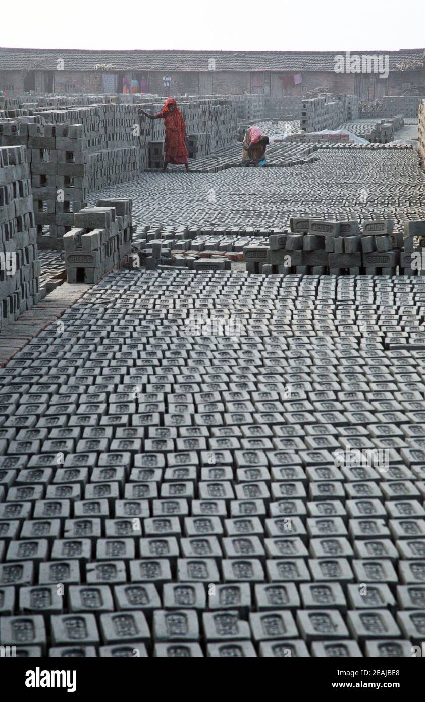 Brick factory in Sarberia, West Bengal, India Stock Photo - Alamy