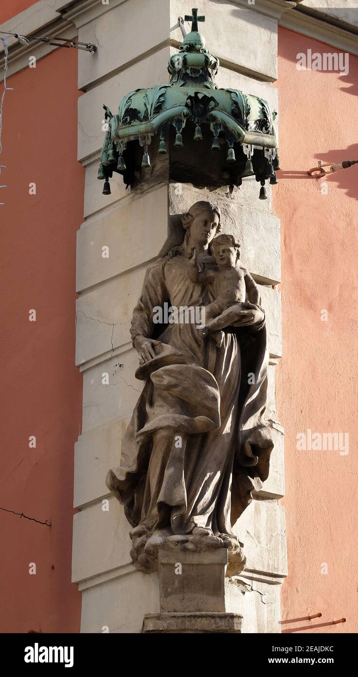 Virgin Mary with baby Jesus, statue on the house facade in Graz, Styria ...