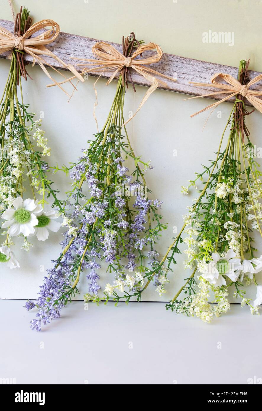 Modern floral bouquet hi-res stock photography and images - Alamy