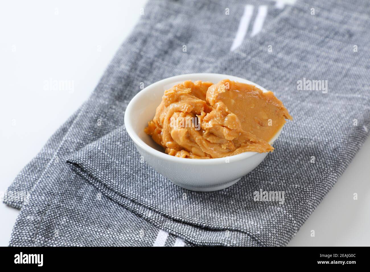 Crunchy peanut butter Stock Photo - Alamy