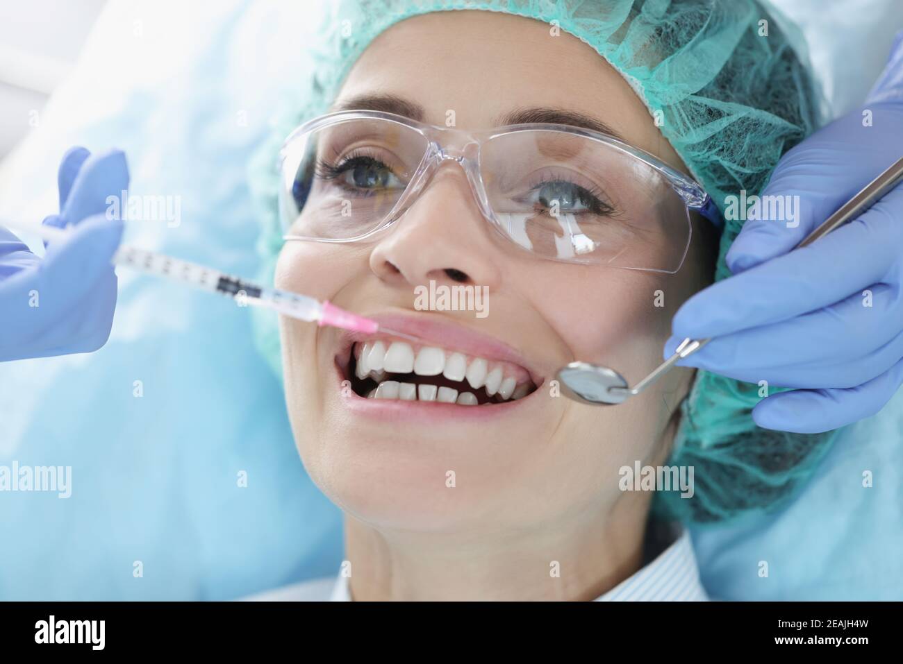 Woman dentist injection hi-res stock photography and images - Alamy