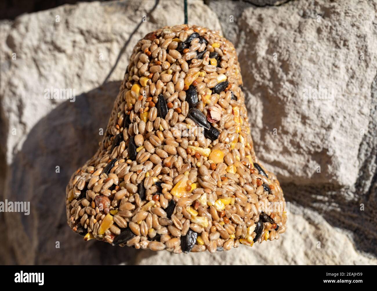 Bell from various grains, a delicacy for all the birds in the garden ...