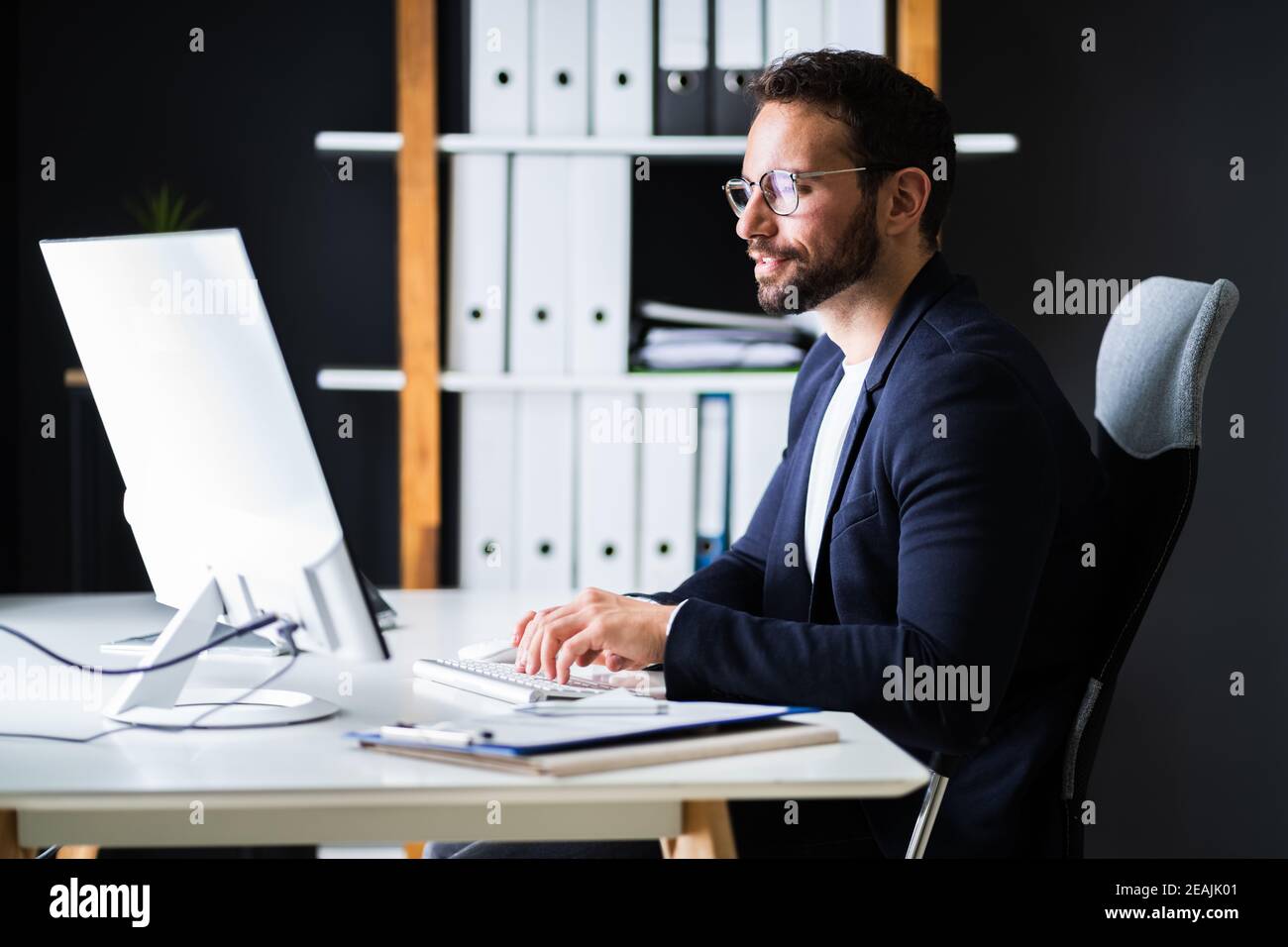 Employee Using Business Computer Stock Photo - Alamy