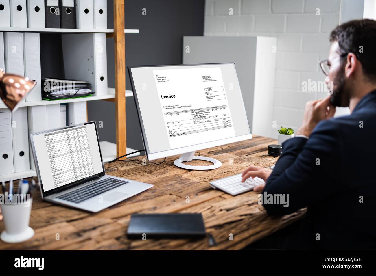 Computer invoice hi-res stock photography and images - Alamy