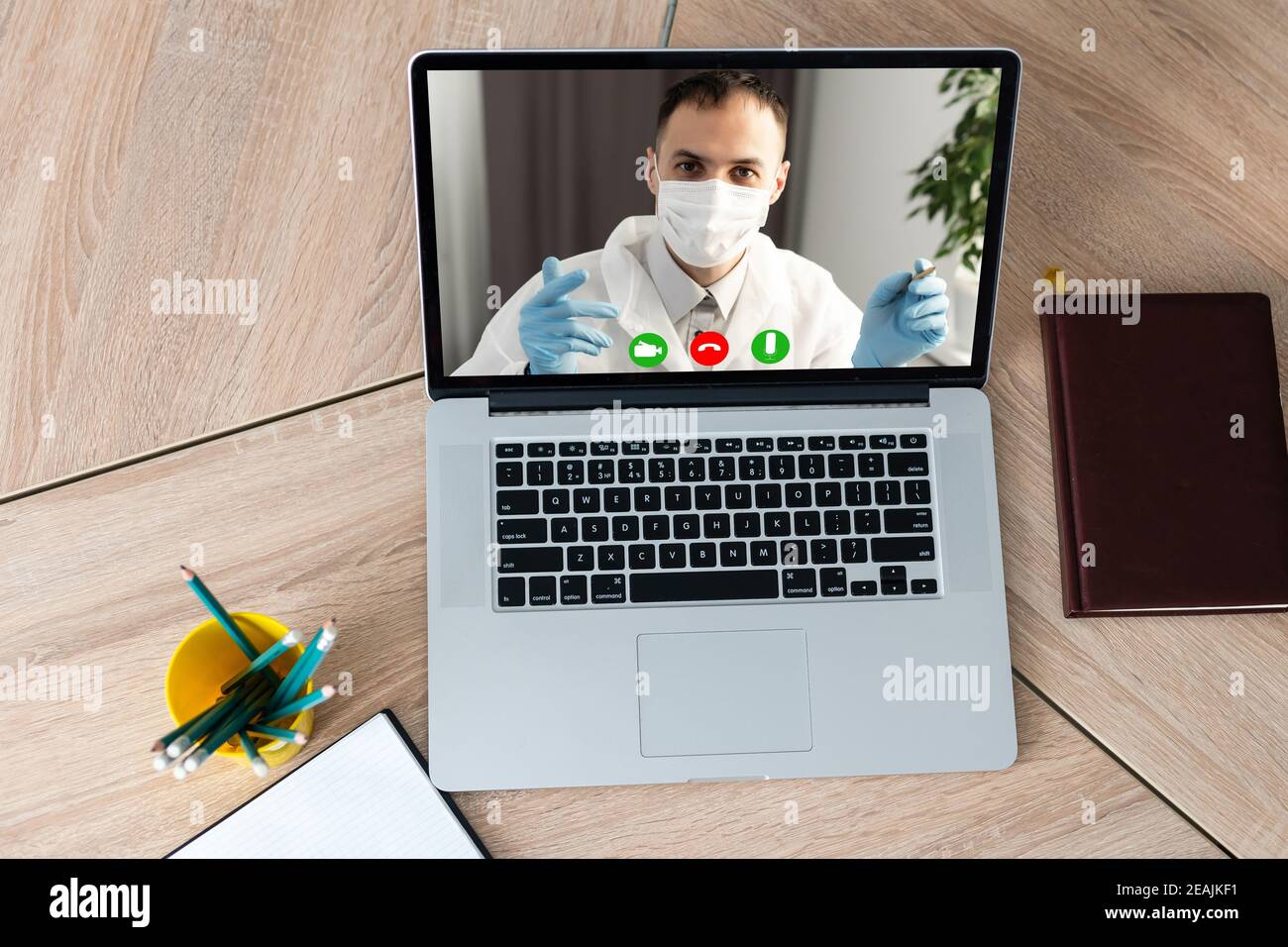 Facetime doctor hi-res stock photography and images - Alamy