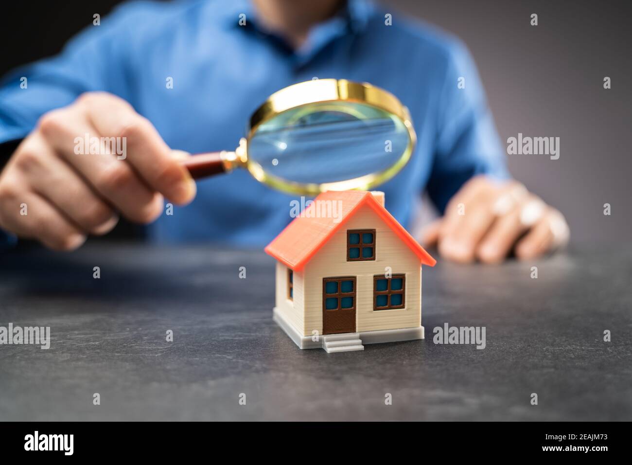 Inspect inspection hi-res stock photography and images - Alamy