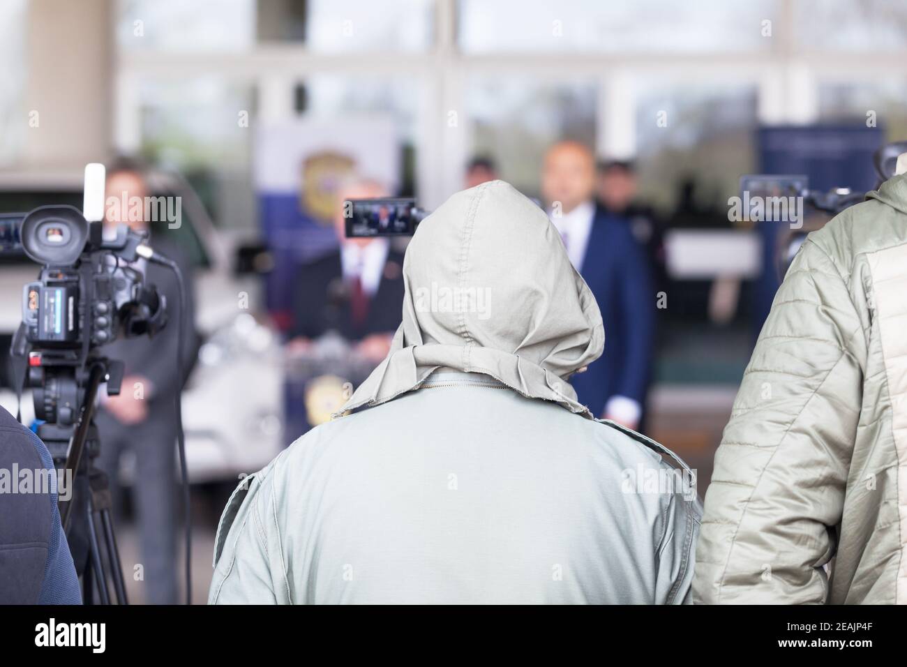 News reporter camera hi-res stock photography and images - Alamy