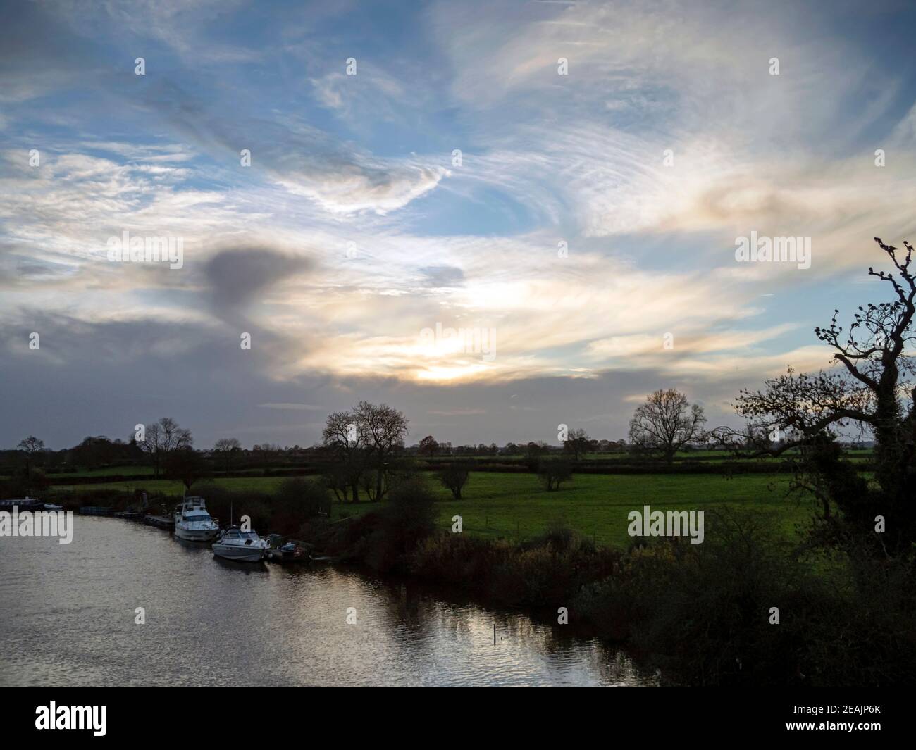Sky and river hi-res stock photography and images - Alamy