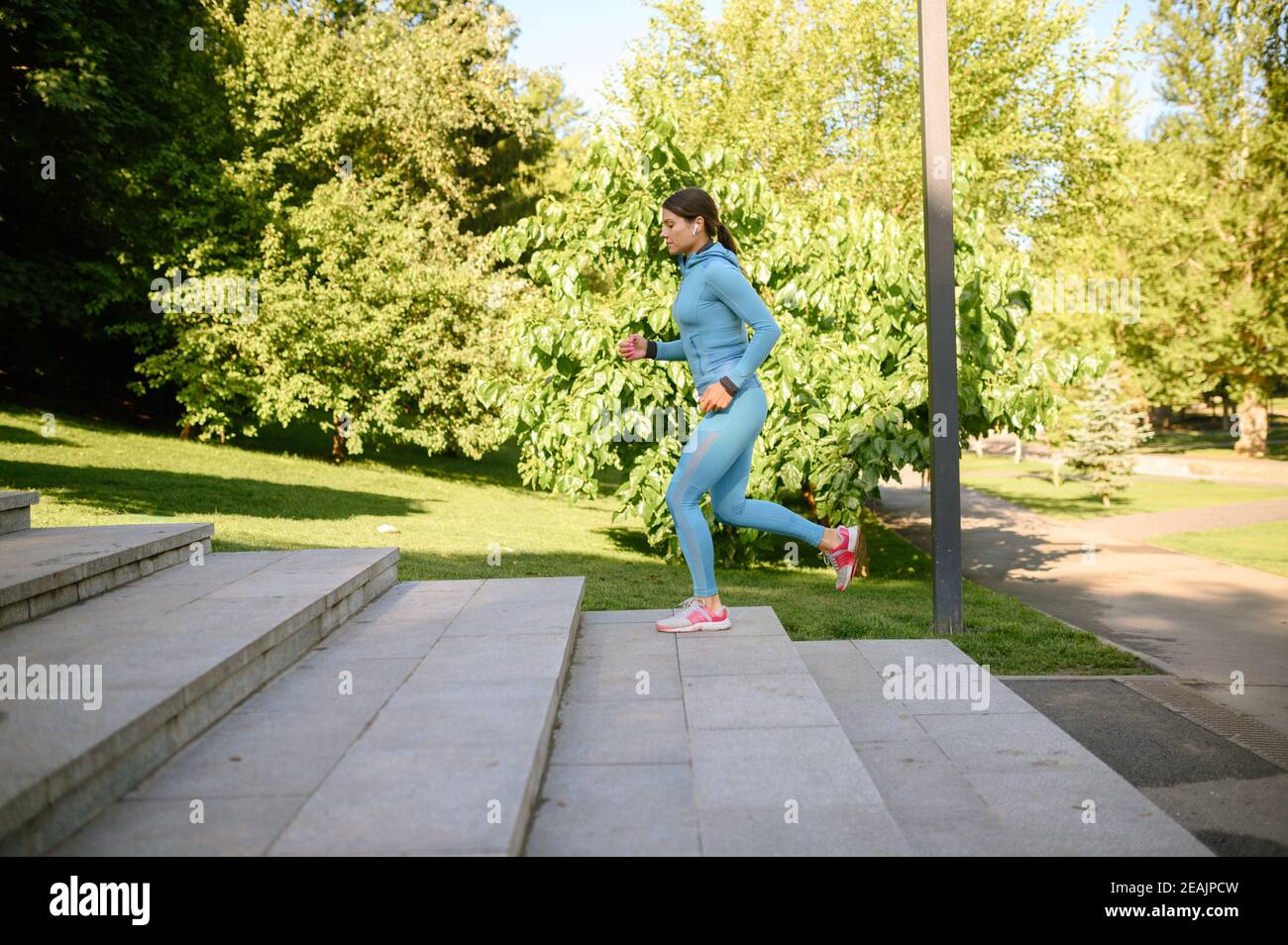 Park workout hi-res stock photography and images - Alamy