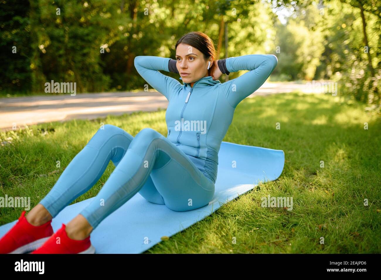 Abs exercises runner hi-res stock photography and images - Alamy