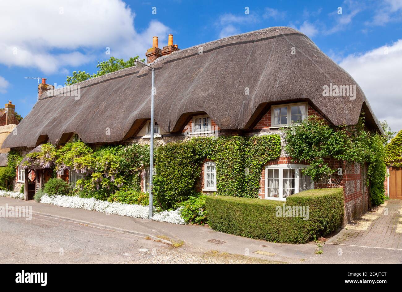 Street view of traditional english country thatched cottage decorated ...