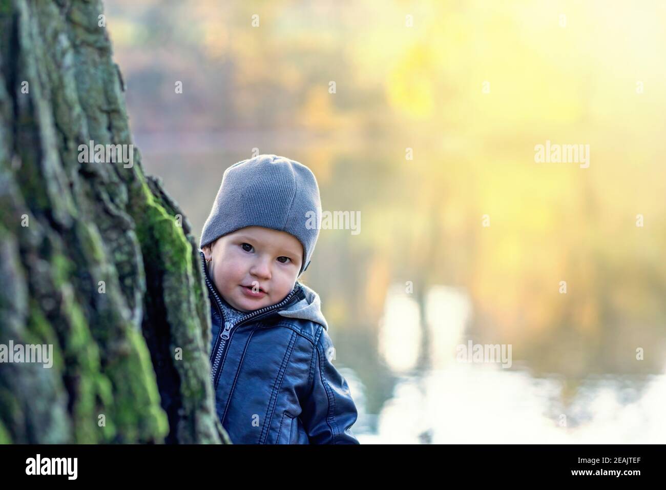 Little boy peeking hi-res stock photography and images - Alamy