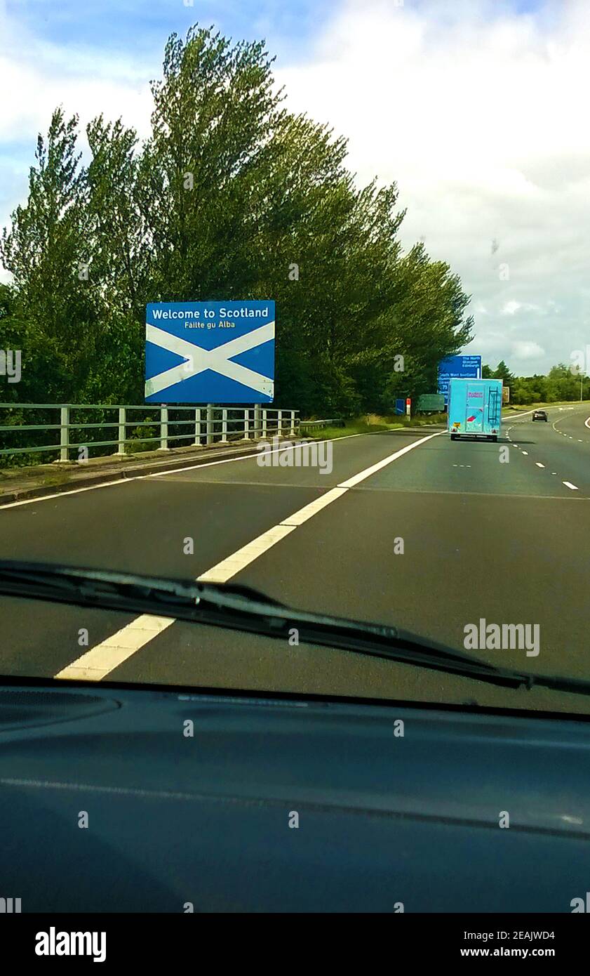 Welcome to england sign m6 motorway hi-res stock photography and images ...