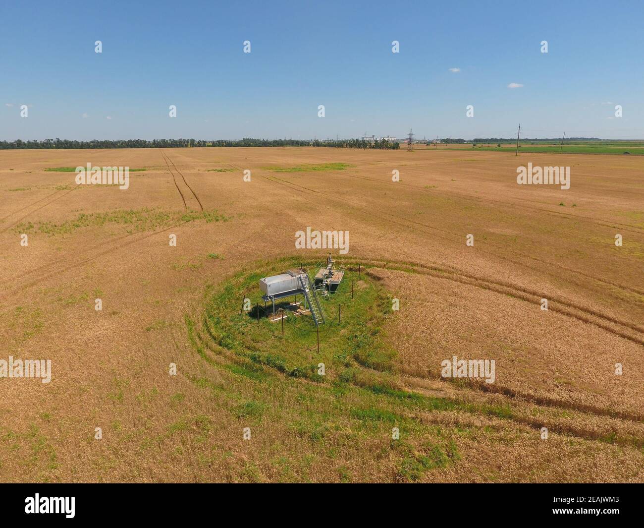 Equipment of an oil well Stock Photo - Alamy