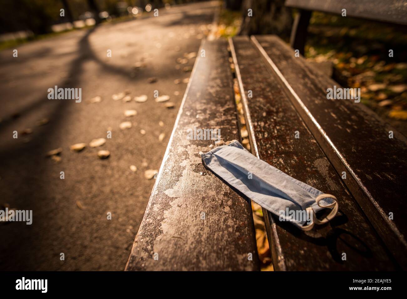 Medical mask lying on road hi-res stock photography and images - Alamy