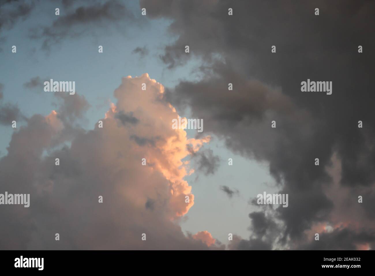 Opposite colors hi-res stock photography and images - Alamy