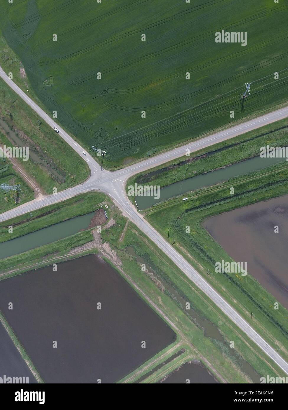 Highway through fields hi-res stock photography and images - Alamy