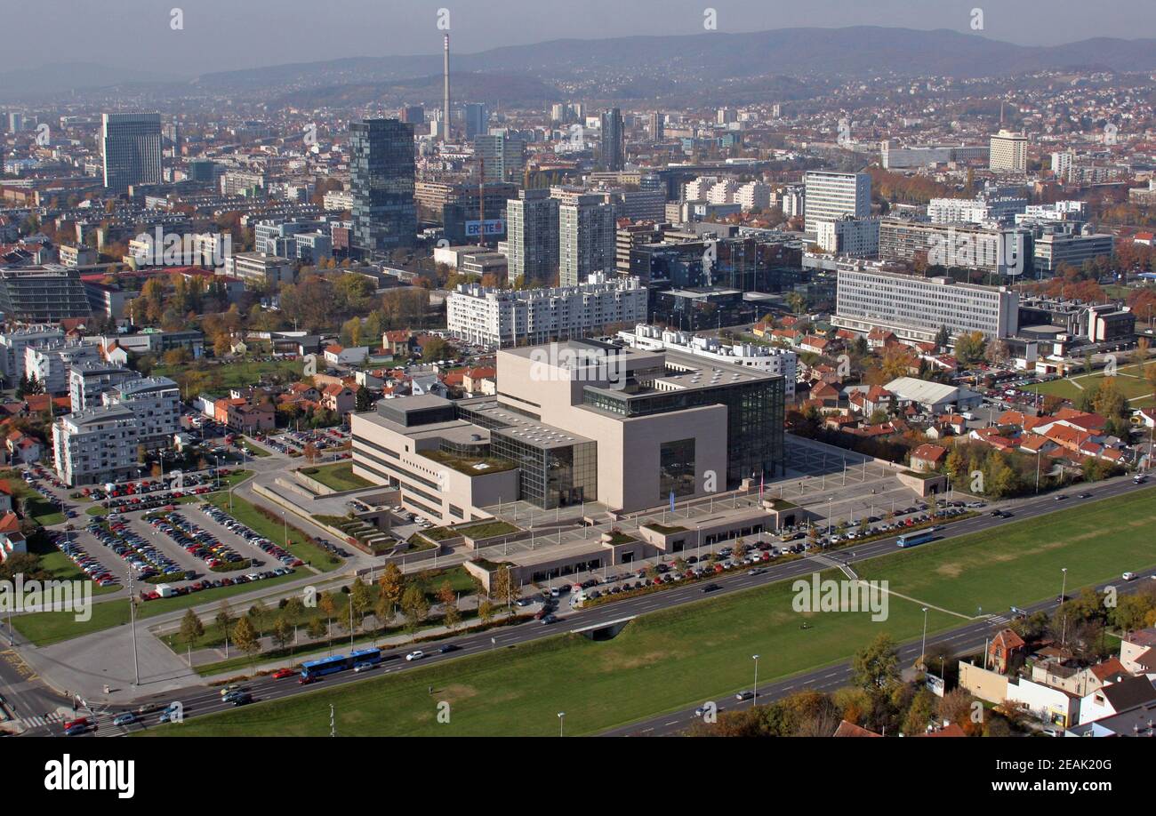 Aerial view university old building hi-res stock photography and images ...