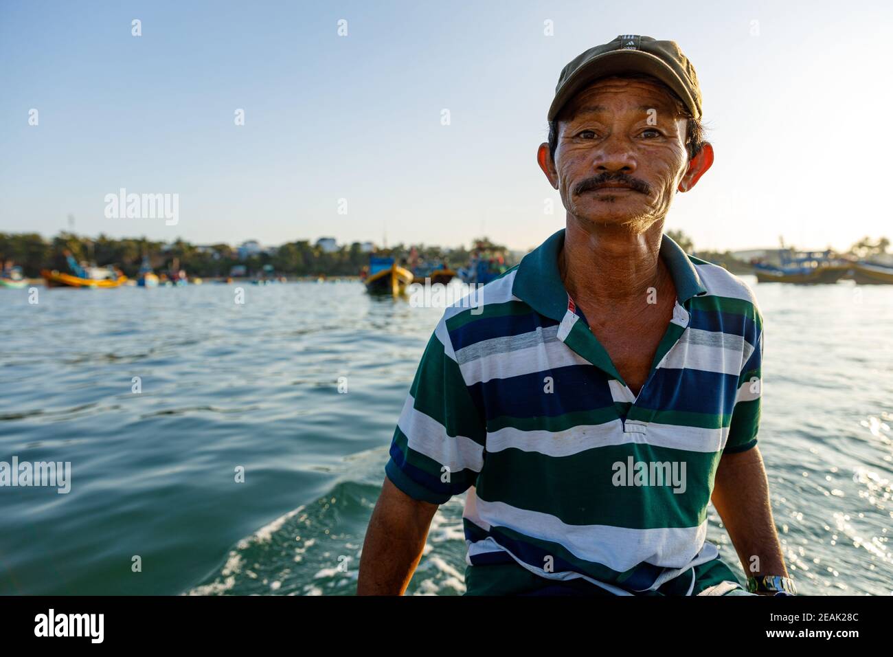 Handsome man vietnam one person hi-res stock photography and images - Alamy