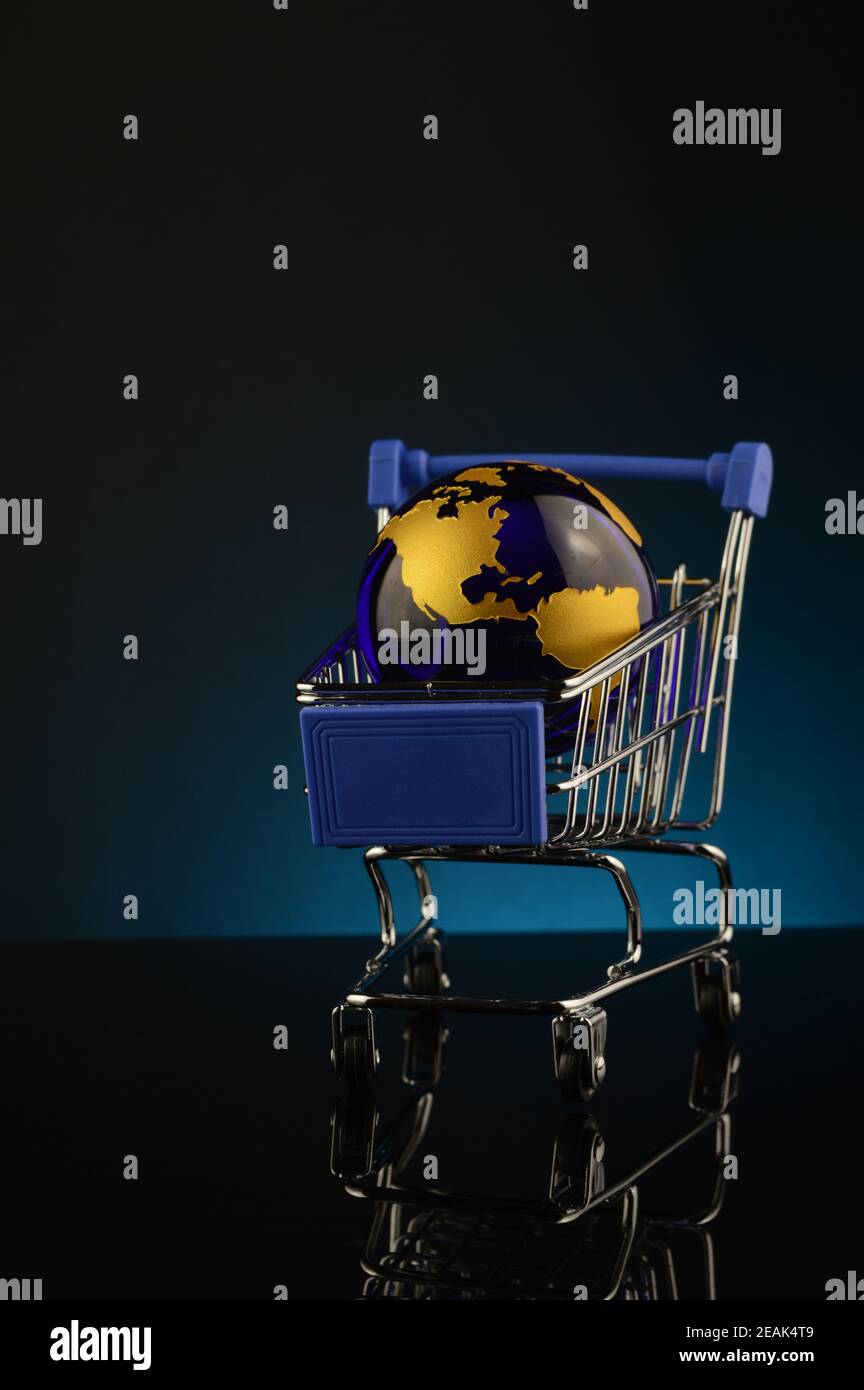 Global shopping hi-res stock photography and images - Alamy