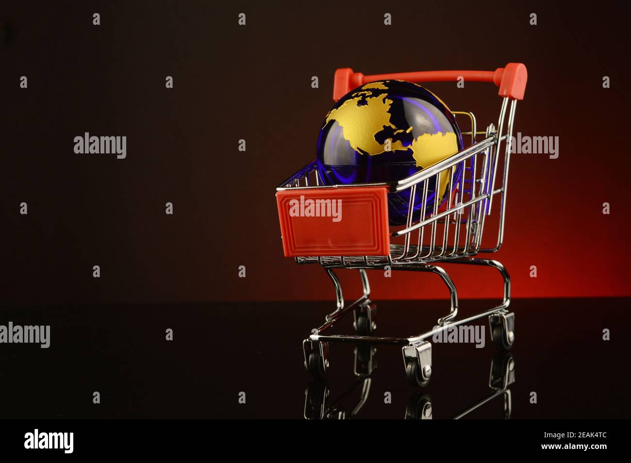 Global shopping hi-res stock photography and images - Alamy