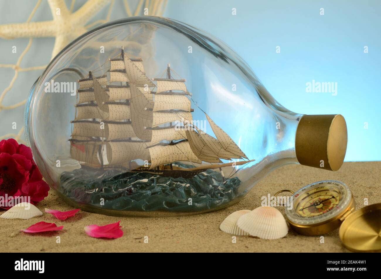 Ship inside a bottle hi-res stock photography and images - Alamy
