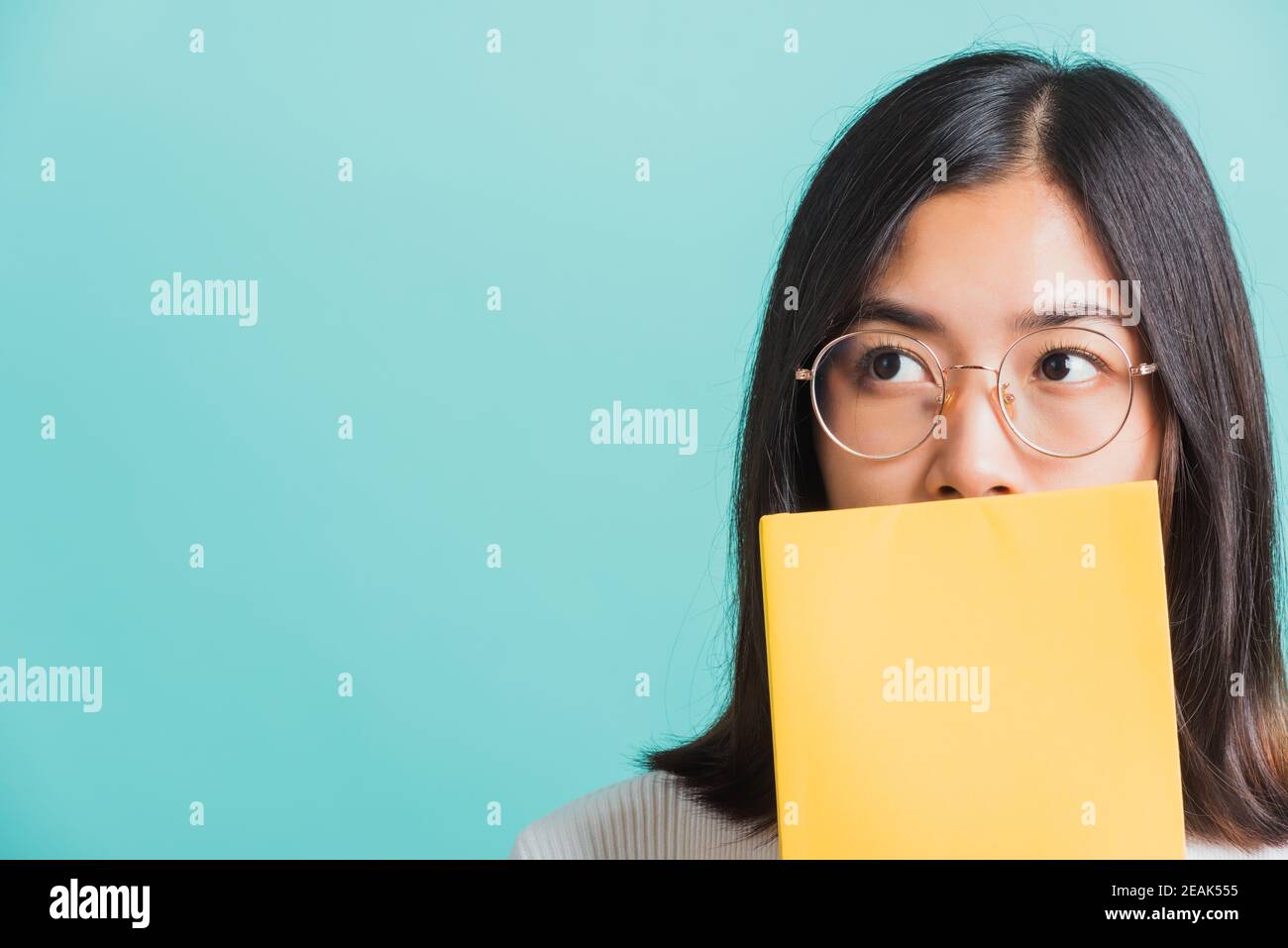 Student hiding face hi-res stock photography and images - Alamy