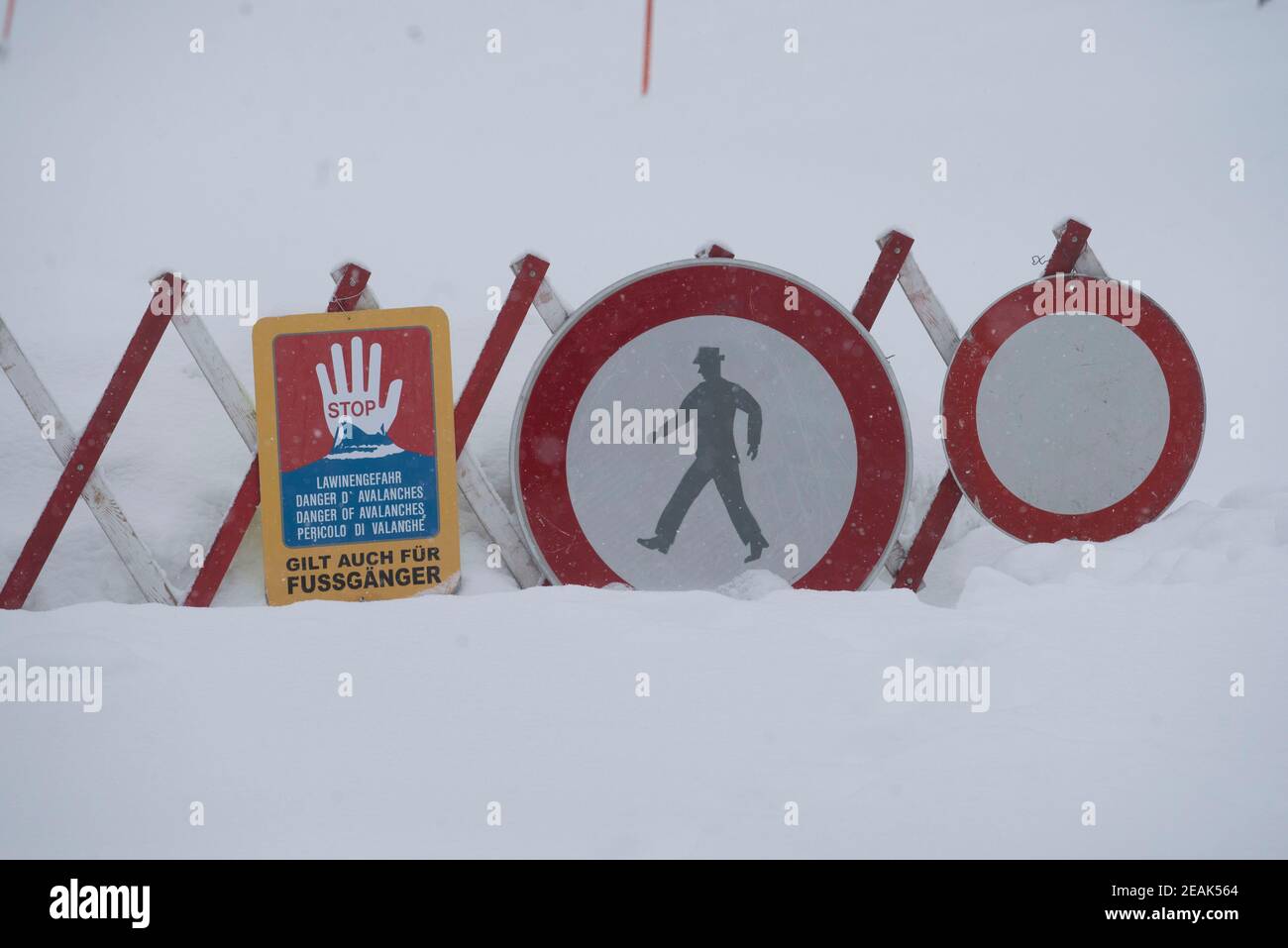 Danger sign avalanche hi-res stock photography and images - Alamy