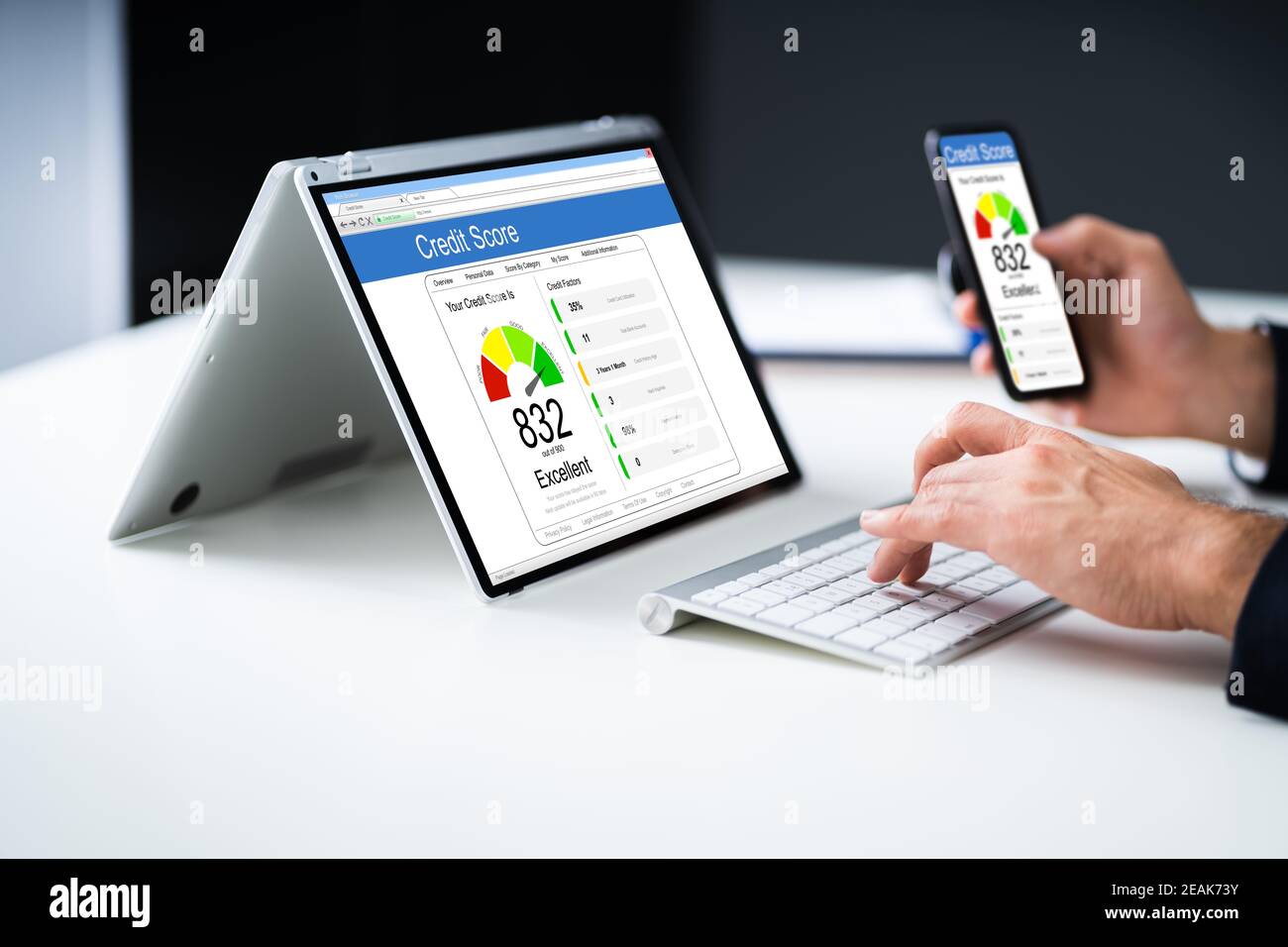 Score on screen 2 hi-res stock photography and images - Alamy