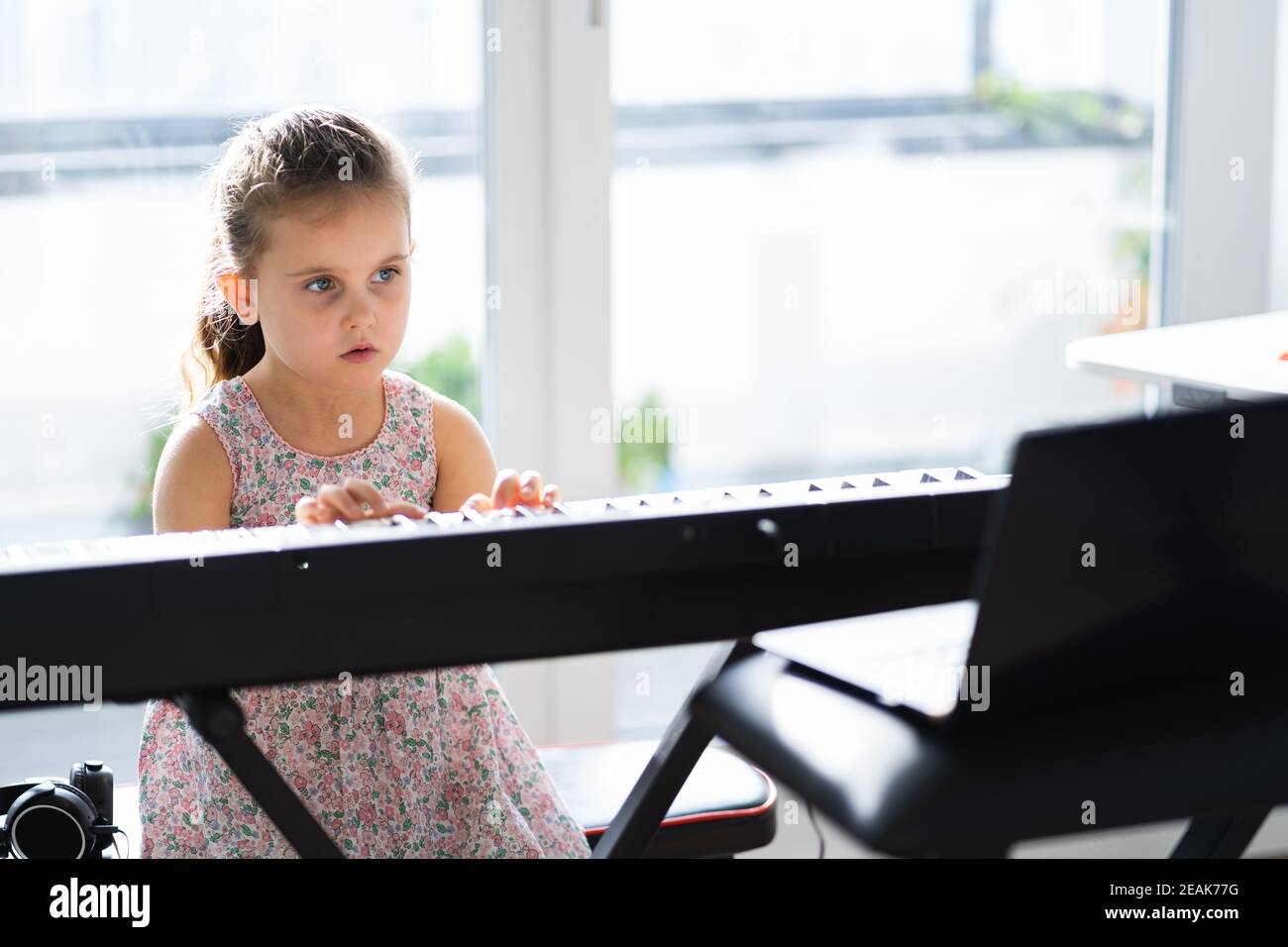 Music keyboard class school hi-res stock photography and images - Alamy