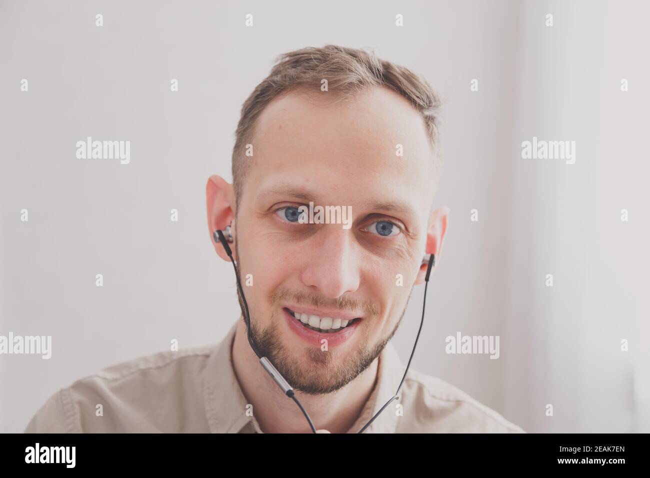 Friendly communication hi-res stock photography and images - Alamy