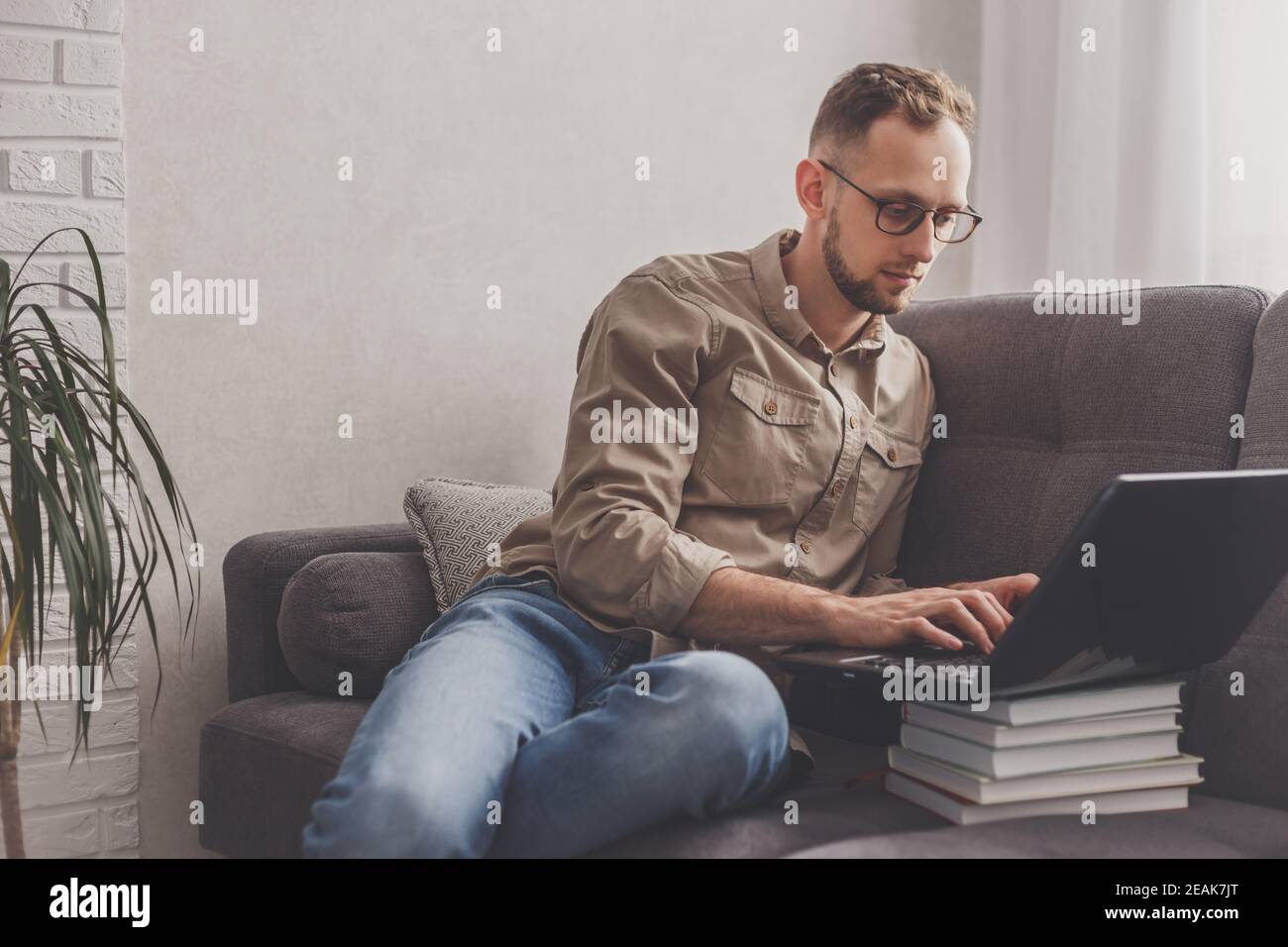Home computer man hi-res stock photography and images - Alamy