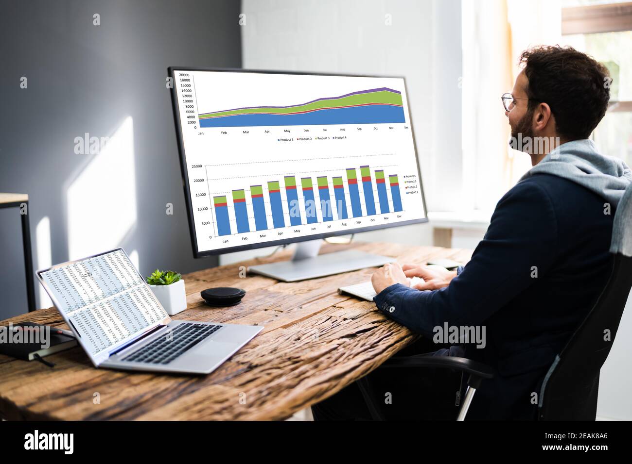 Analyst analyze hi-res stock photography and images - Alamy