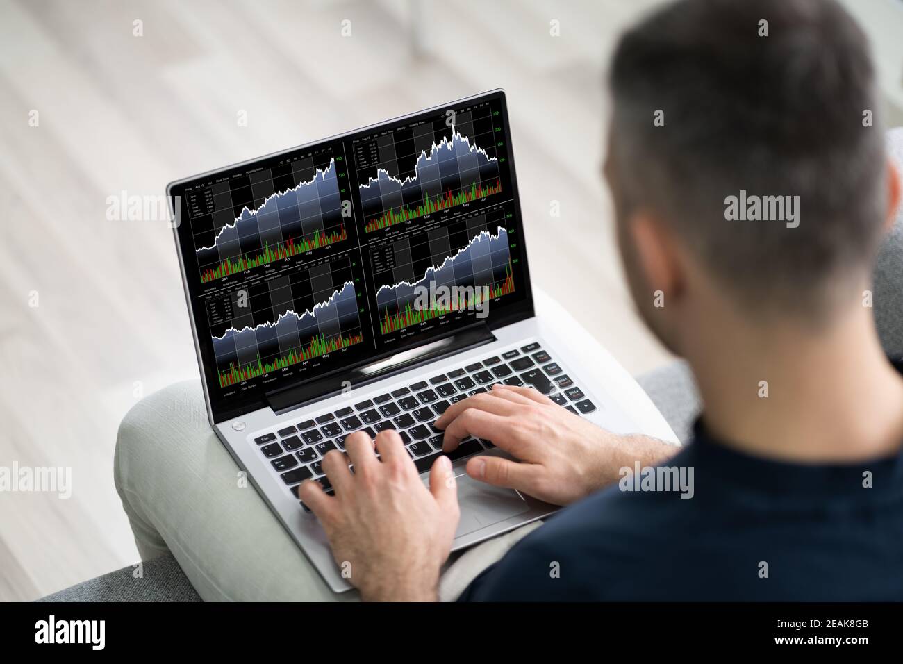 Online broker hi-res stock photography and images - Alamy