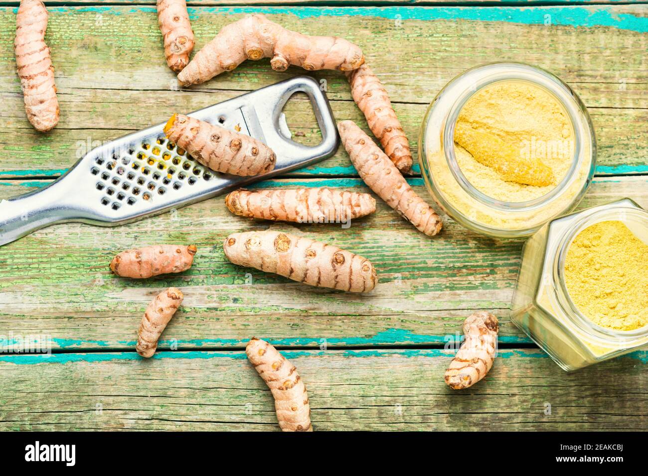 Turmeric powder and fresh turmeric Stock Photo - Alamy