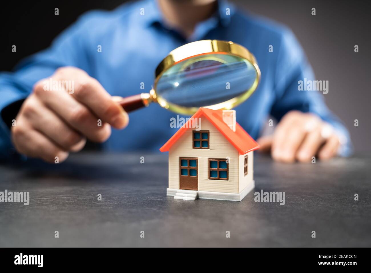 Inspect inspection hi-res stock photography and images - Alamy