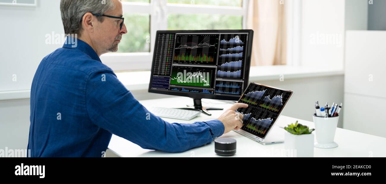 Computer system analyst hi-res stock photography and images - Alamy