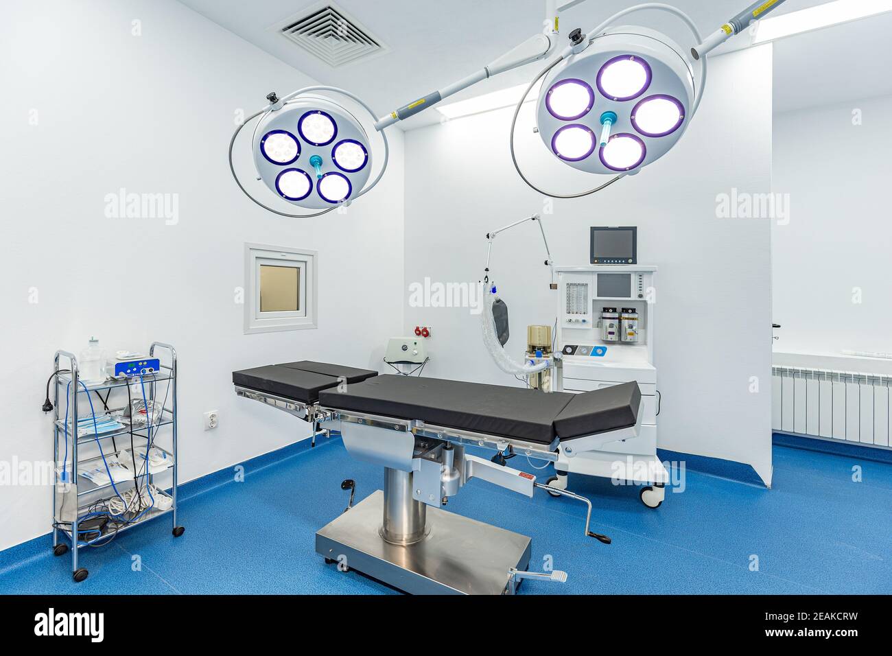 Empty room modern medical equipment hi-res stock photography and images ...