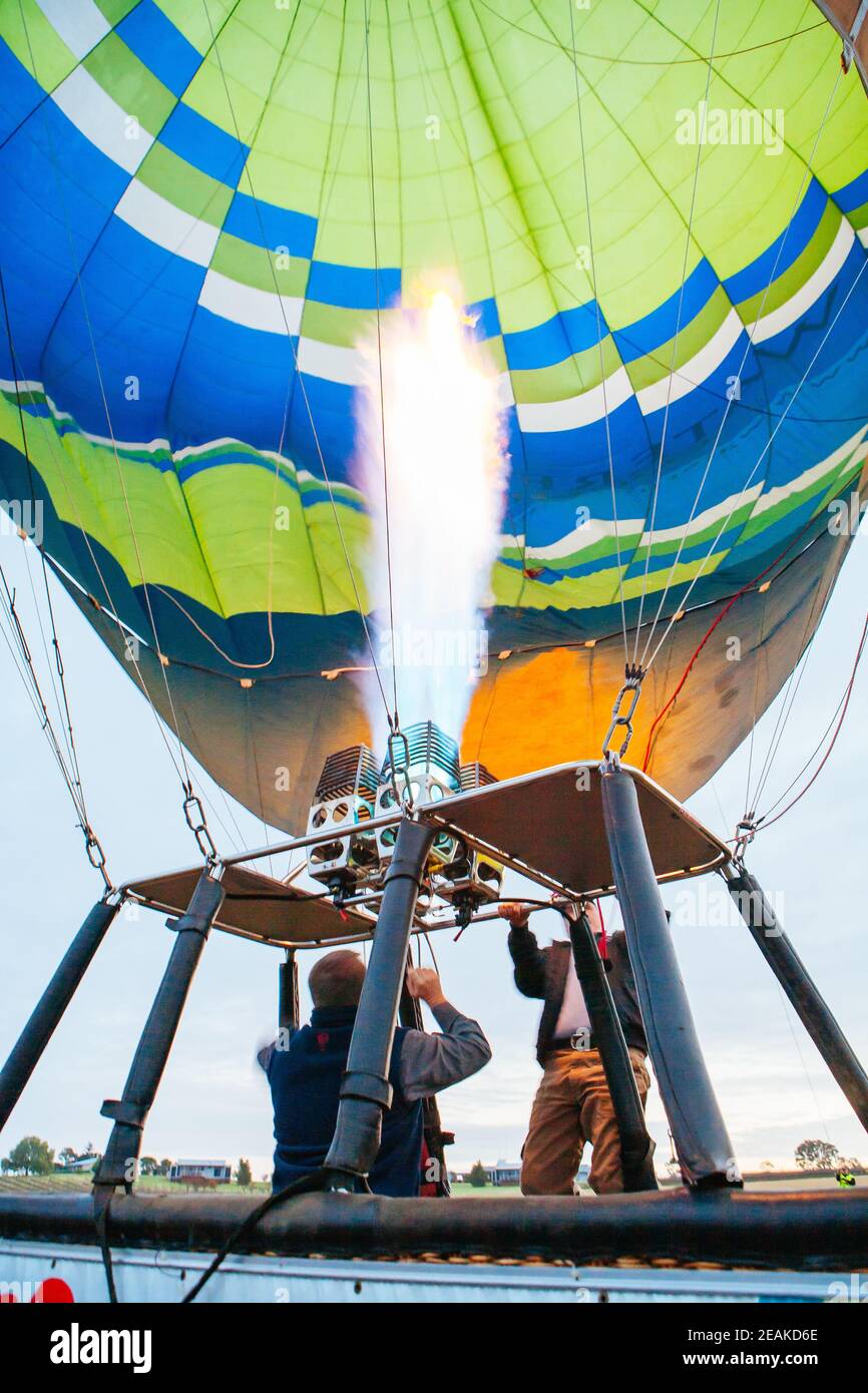 Fire inflating the balloon hi-res stock photography and images - Alamy