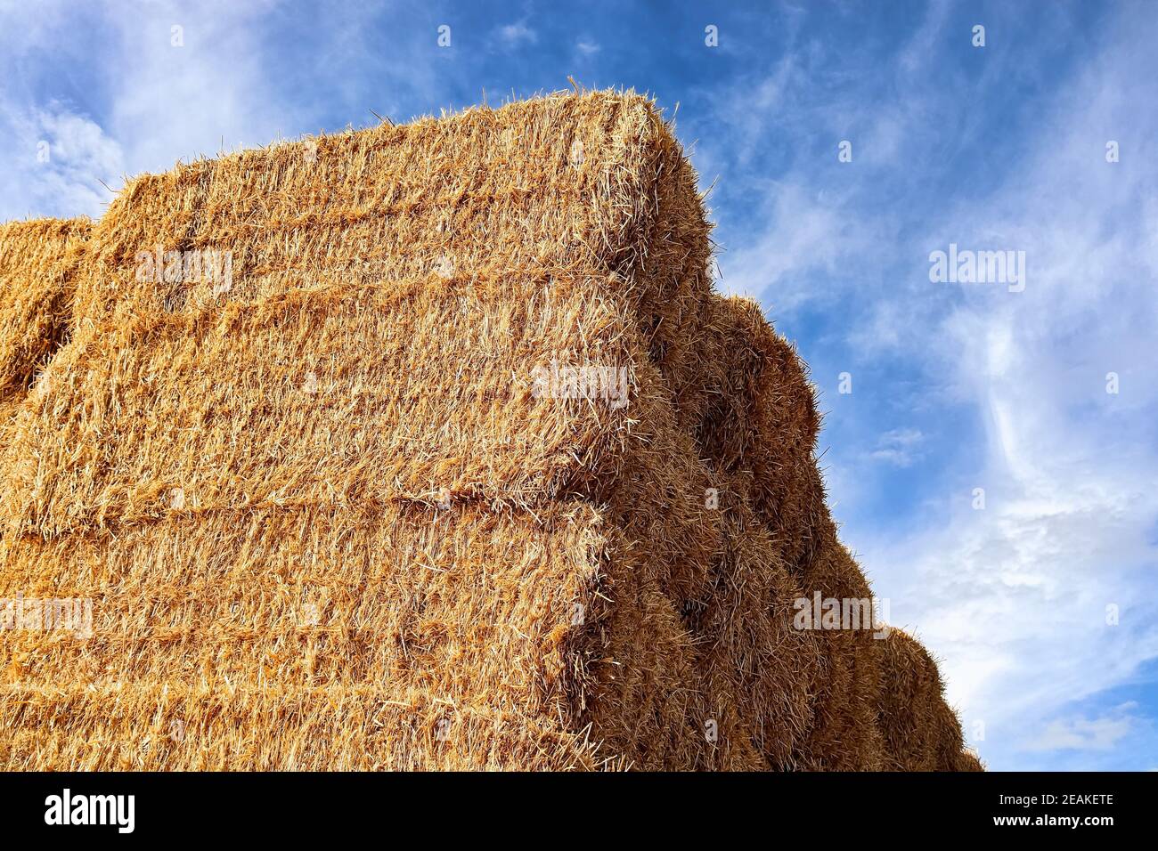 Square bale stack hi-res stock photography and images - Alamy