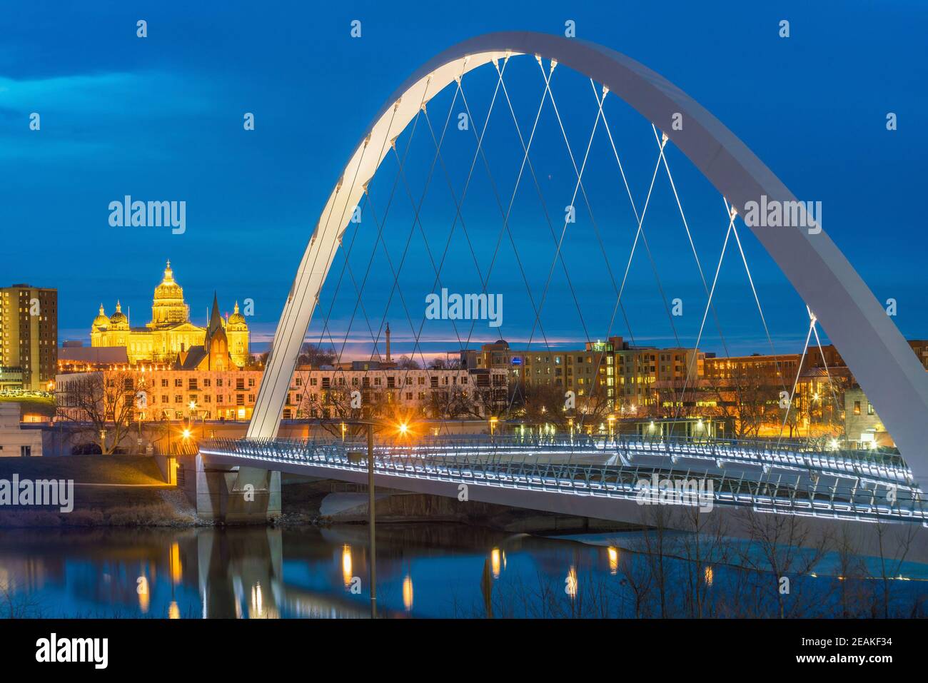 Des Moines Skyline At Night High Resolution Stock Photography and ...