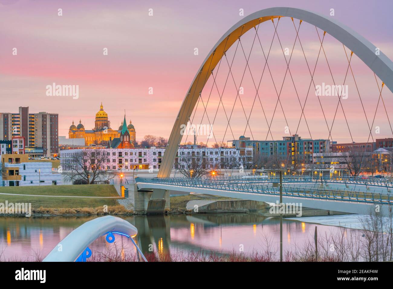 Des Moines Skyline At Night High Resolution Stock Photography and ...