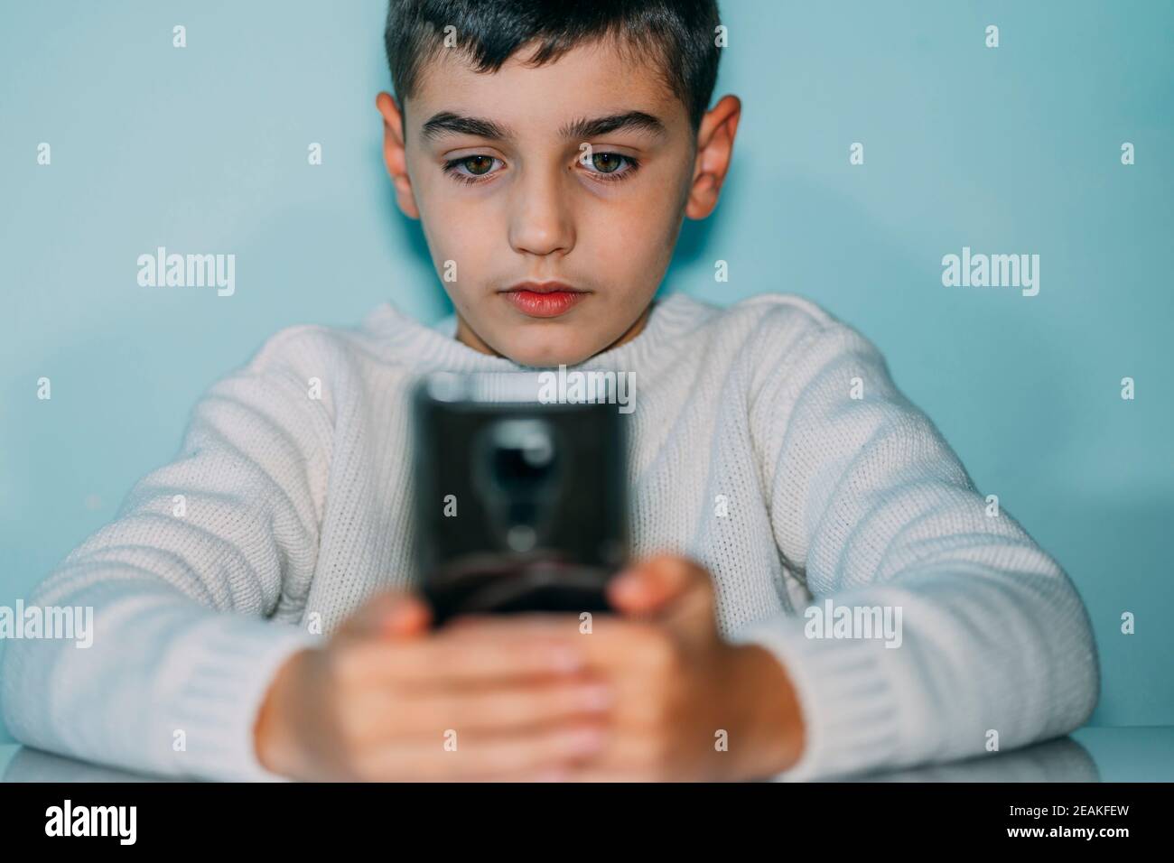 Horizontal smartphone hi-res stock photography and images - Alamy
